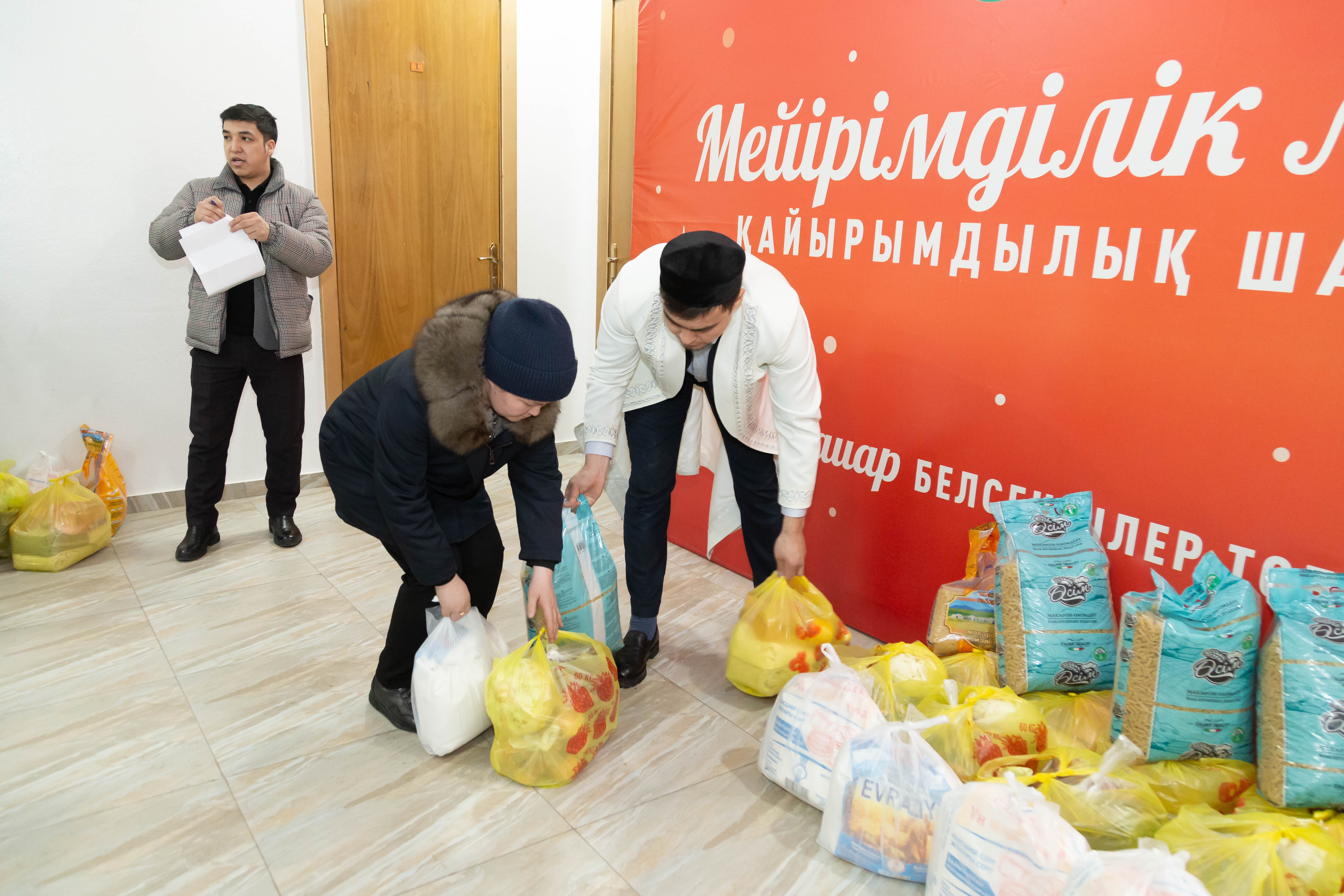 «Мейірімділік мекені»: 20 отбасына азық-түлік табысталды (фото) - Ummet.kz- Үмметпен бірге!